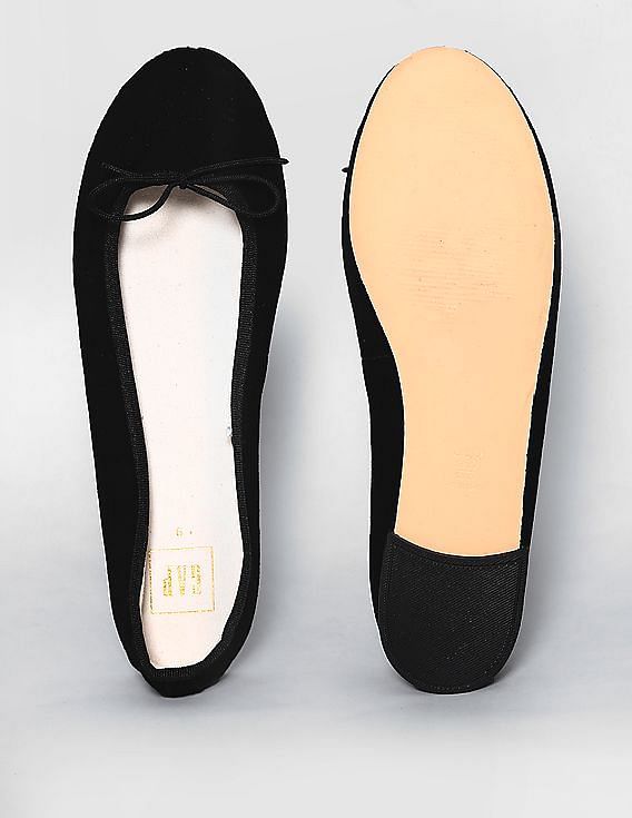 Buy GAP Women Black Cinch Ballet Flats NNNOW
